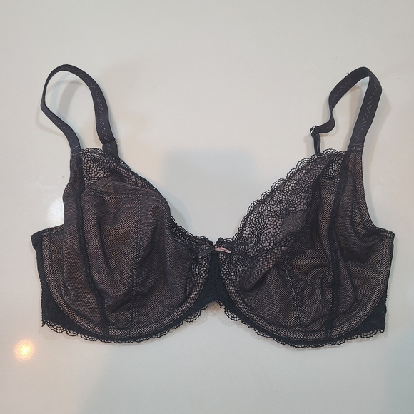 Chantelle | Intimates & Sleepwear | Chantelle Black Lace Underwire Bra ...
